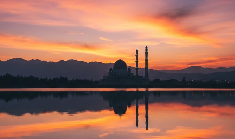 Panduan Lengkap Tata Cara Sholat Maghrib: Rukun, Sunnah, dan Dalil ...